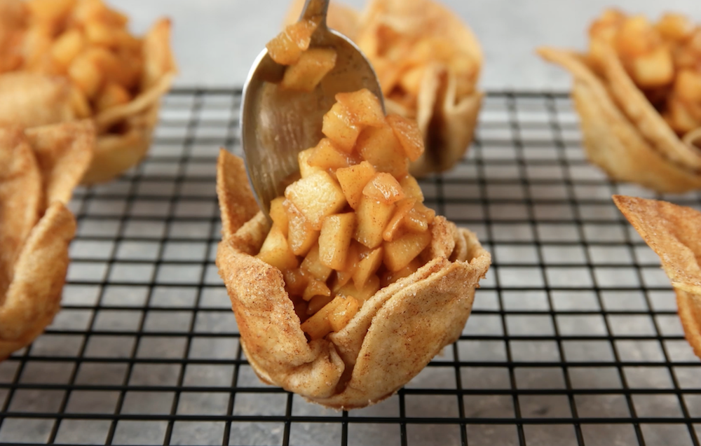15 Minute Apple Pie Tortilla Cups Recipe (with Video) | TipBuzz