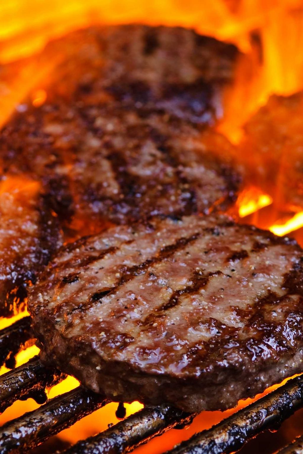 How Long to Grill Burgers (Burger Grill Time) - TipBuzz