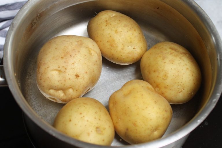 How Long to Boil Potatoes - TipBuzz