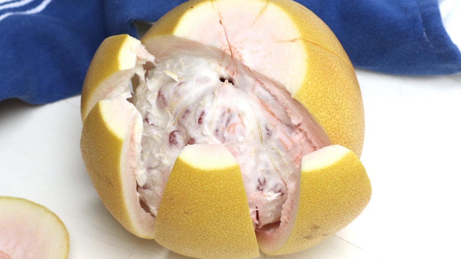 Pomelo Fruit: What It Is, Benefits and How to Eat It - TipBuzz