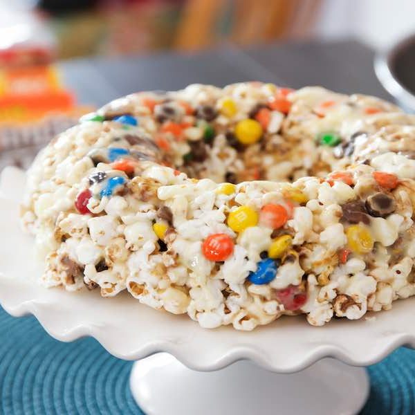 Easy Popcorn Cake - TipBuzz
