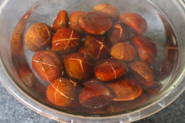 Roasted Chestnuts {How to Roast and Peel Chestnuts Easily + Video ...