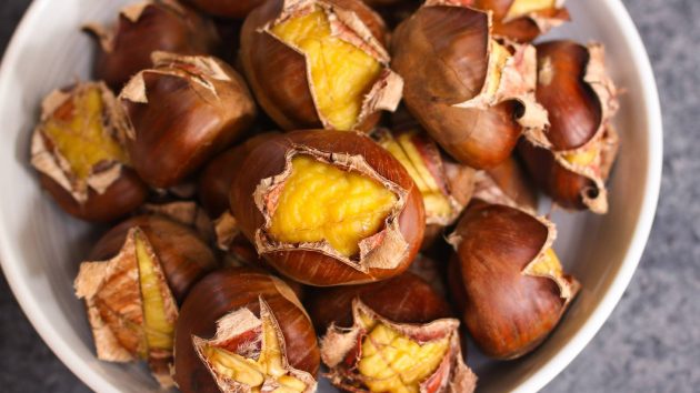 Roasted Chestnuts {How to Roast and Peel Chestnuts Easily + Video ...