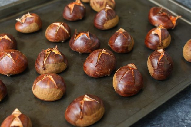Roasted Chestnuts {How to Roast and Peel Chestnuts Easily + Video ...