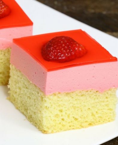 Easy Strawberry Jello Cake {Best Jello Cake Ever!} - TipBuzz