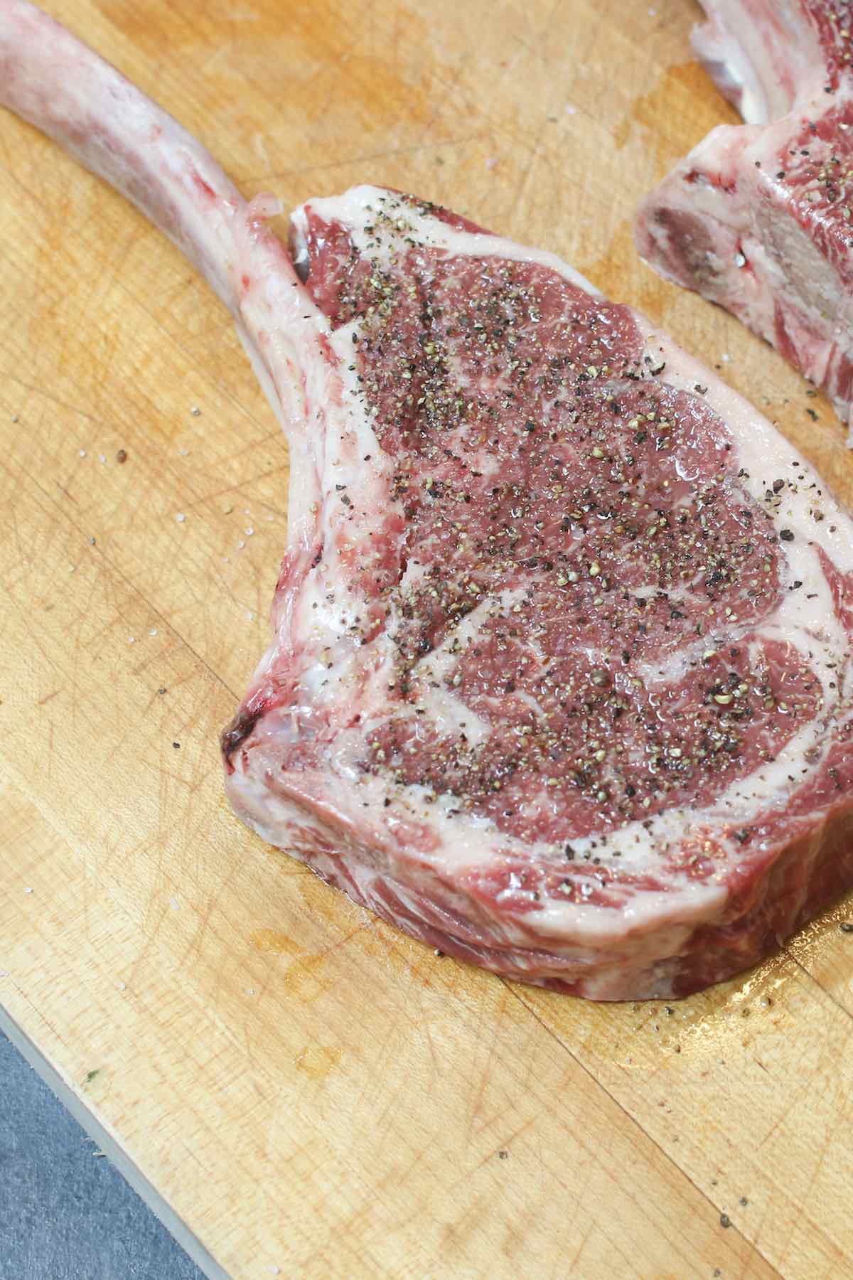 Best Tomahawk Steak - TipBuzz